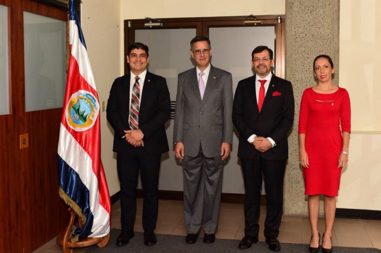 The “Powers of the Republic of Costa Rica” (Poderes de la República ...