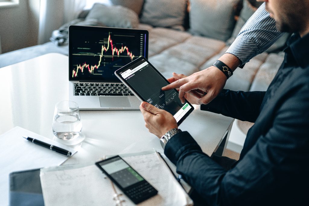 The Importance of Fundamental Analysis in Trading: Evaluating Company ...